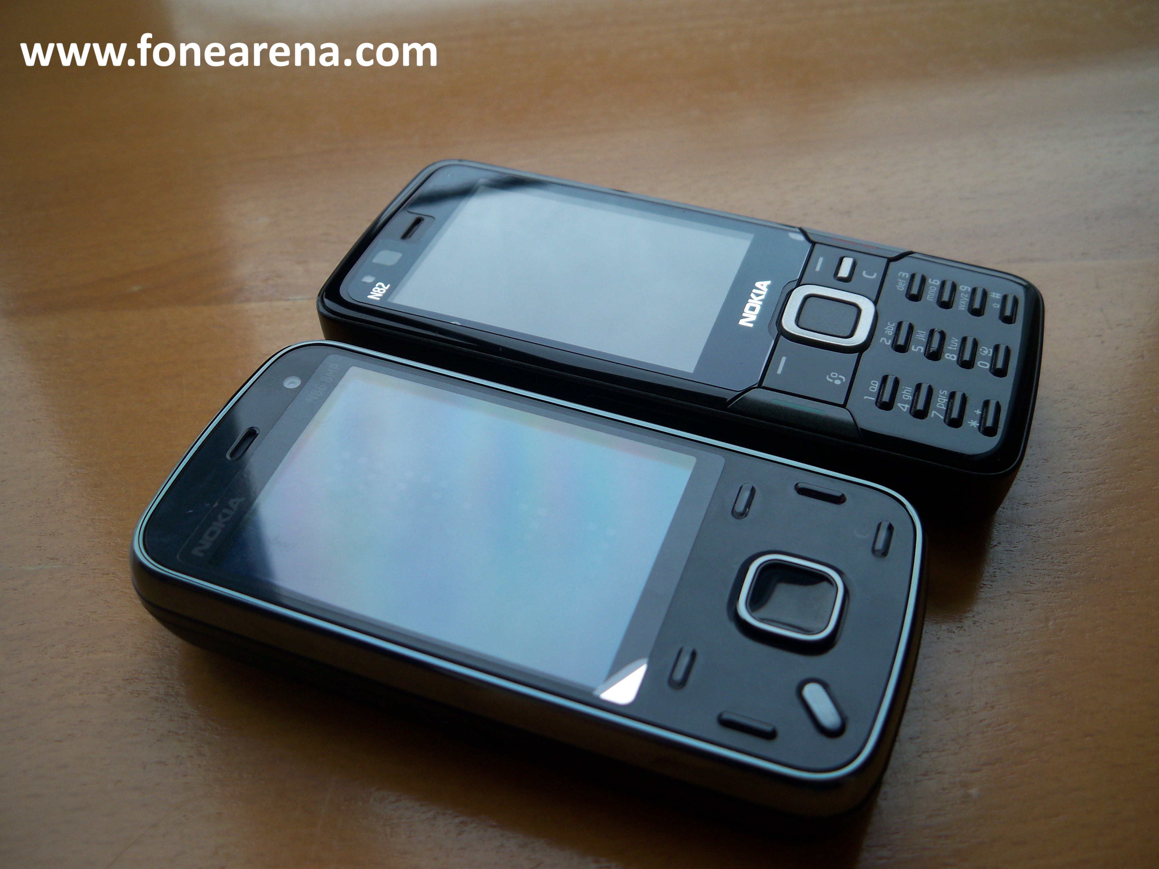 Nokia N86 vs N82 Picture Gallery