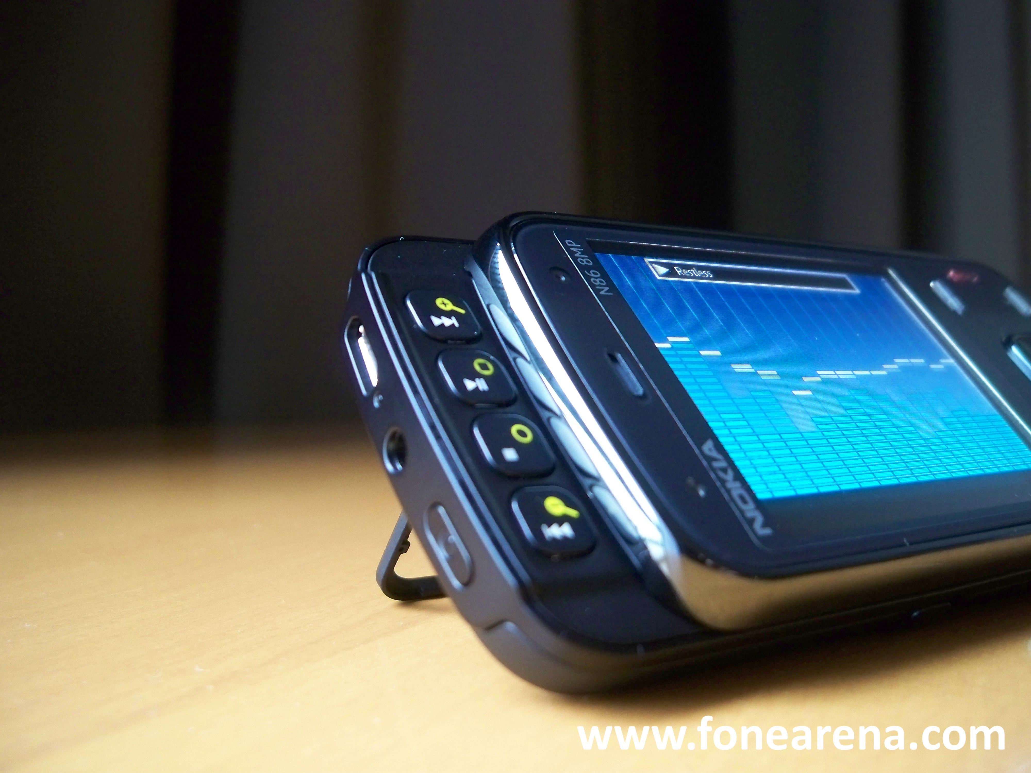 Black Nokia N86 8MP Picture Gallery