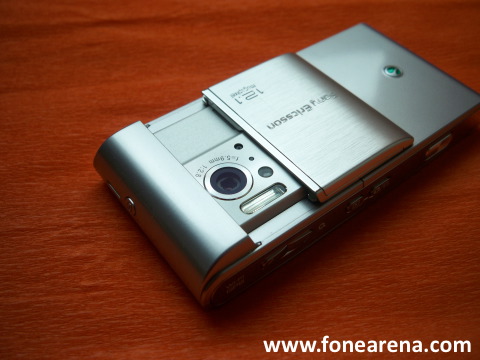 Camera Samples : Sony Ericsson Satio 12 Megapixel Madness at Night